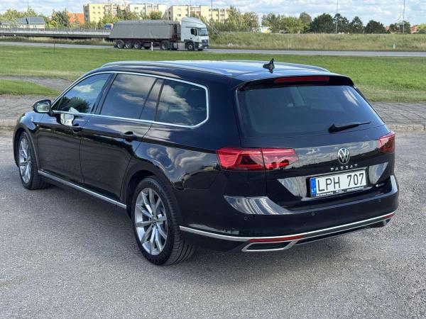 Volkswagen Passat 2020 in Kaunas on AUTOMOTO.COM.LV Black Volkswagen Passat 2020 in Kaunas, with an engine capacity of 1.97 L and mileage of 111 thousand km for 22500 €, photo 5 on AUTOMOTO.COM.LV