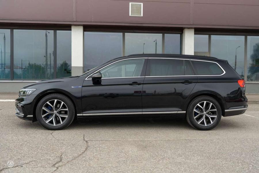 Melns Volkswagen Passat 2020 Viļņa, ar dzinēja tilpumu 1.40 L un nobraukumu 106 tūkst. km par 16500 €, foto 3 vietnē AUTOMOTO.COM.LV