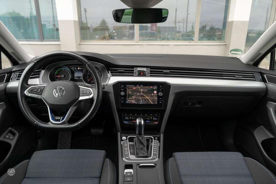 Melns Volkswagen Passat 2020 Viļņa, ar dzinēja tilpumu 1.40 L un nobraukumu 106 tūkst. km par 16500 €, foto 17 vietnē AUTOMOTO.COM.LV