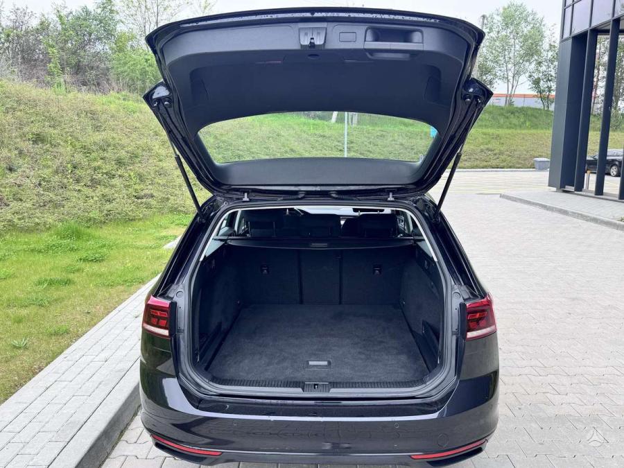 Black Volkswagen Passat 2020 in Vilnius, with an engine capacity of 1.60 L and mileage of 115 thousand km for 14950 €, photo 12 on AUTOMOTO.COM.LV
