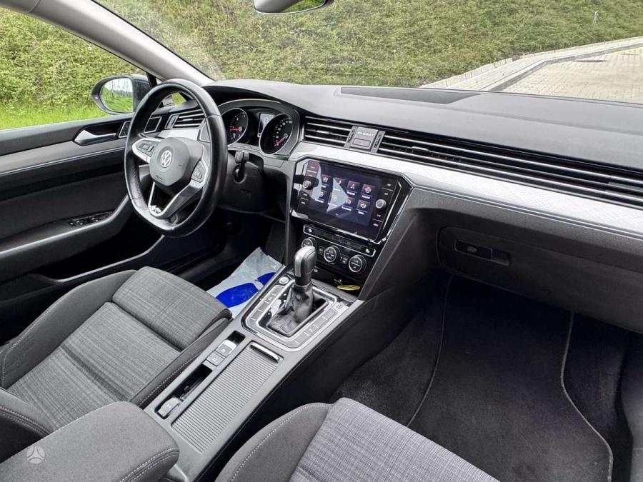 Black Volkswagen Passat 2020 in Vilnius, with an engine capacity of 1.60 L and mileage of 115 thousand km for 14950 €, photo 20 on AUTOMOTO.COM.LV