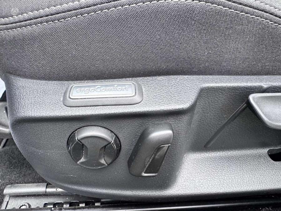 Black Volkswagen Passat 2020 in Vilnius, with an engine capacity of 1.60 L and mileage of 115 thousand km for 14950 €, photo 24 on AUTOMOTO.COM.LV