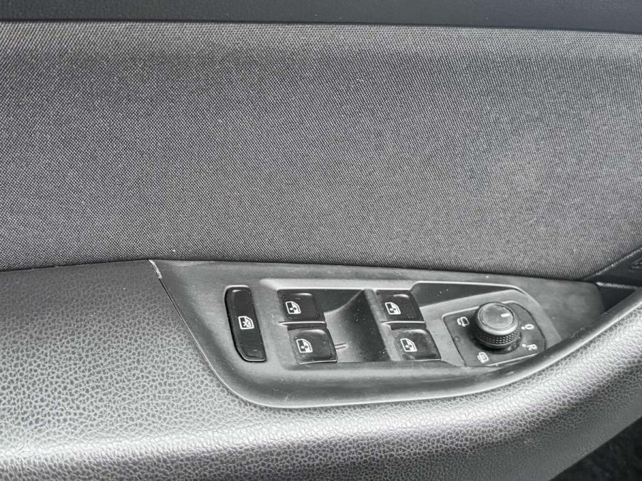 Black Volkswagen Passat 2020 in Vilnius, with an engine capacity of 1.60 L and mileage of 115 thousand km for 14950 €, photo 25 on AUTOMOTO.COM.LV
