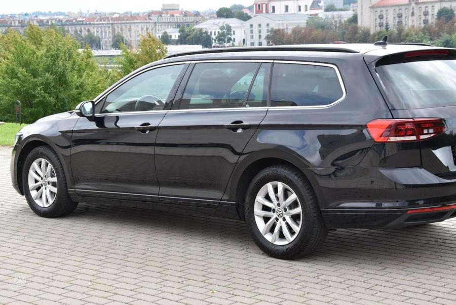 Black Volkswagen Passat 2020 in Vilnius, with an engine capacity of 1.97 L and mileage of 319 thousand km for 11500 €, photo 8 on AUTOMOTO.COM.LV