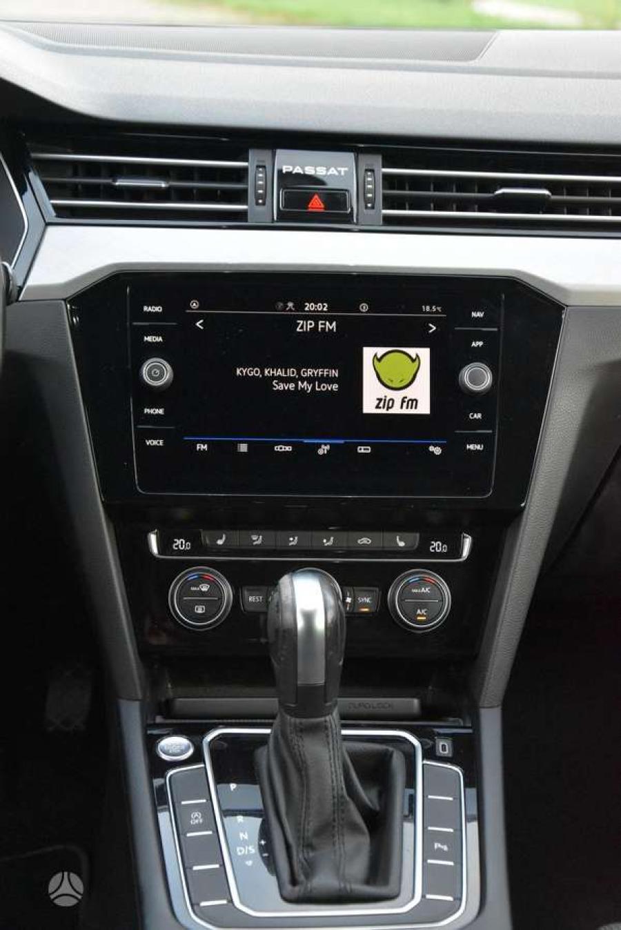 Black Volkswagen Passat 2020 in Vilnius, with an engine capacity of 1.97 L and mileage of 319 thousand km for 11500 €, photo 21 on AUTOMOTO.COM.LV
