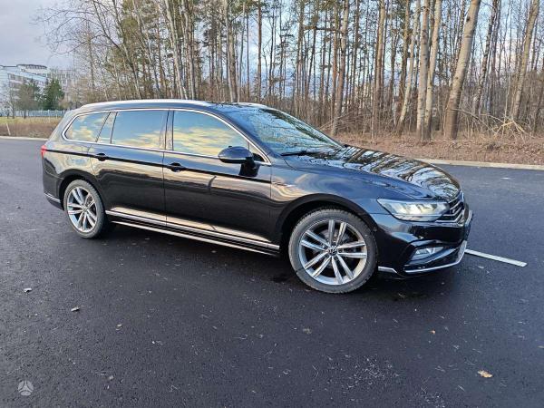 Black Volkswagen Passat 2021 in Kaunas, with an engine capacity of 1.97 L and mileage of 263 thousand km for 15900 €, photo 2 on AUTOMOTO.COM.LV