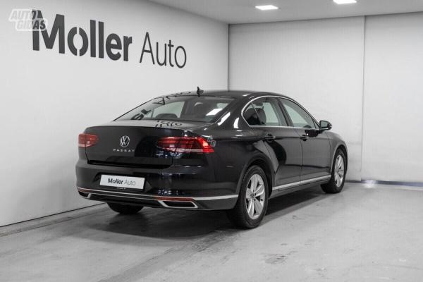 Black Volkswagen Passat 2021 in Vilnius, with an engine capacity of 1.50 L and mileage of 68 thousand km for 18500 €, photo 4 on AUTOMOTO.COM.LV