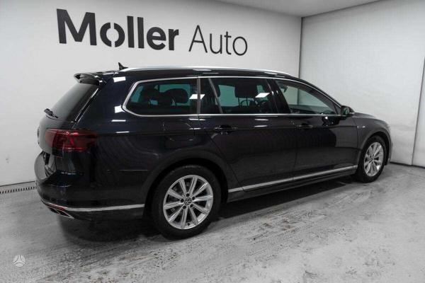 Black Volkswagen Passat 2021 in Vilnius, with an engine capacity of 2.00 L and mileage of 142 thousand km for 25500 €, photo 4 on AUTOMOTO.COM.LV