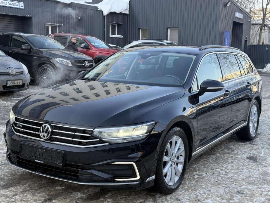Melns Volkswagen Passat 2021 Viļņa, ar dzinēja tilpumu 1.40 L un nobraukumu 171 tūkst. km par 14999 €, foto 1 vietnē AUTOMOTO.COM.LV