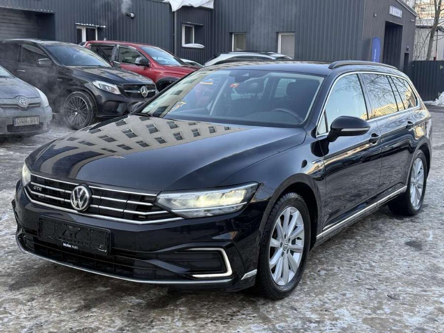 Black Volkswagen Passat 2021 in Vilnius, with an engine capacity of 1.40 L and mileage of 175 thousand km for 14999 €, photo 3 on AUTOMOTO.COM.LV