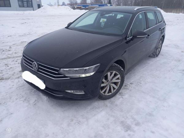 Black Volkswagen Passat 2021 in Panevezys, with an engine capacity of 2.00 L and mileage of 350 thousand km for 9800 €, photo 2 on AUTOMOTO.COM.LV