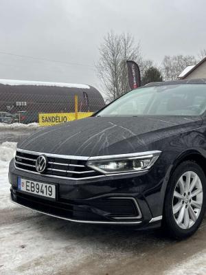 Black Volkswagen Passat 2021 in Vilnius, with an engine capacity of 1.40 L and mileage of 119 thousand km for 20500 €, photo 2 on AUTOMOTO.COM.LV