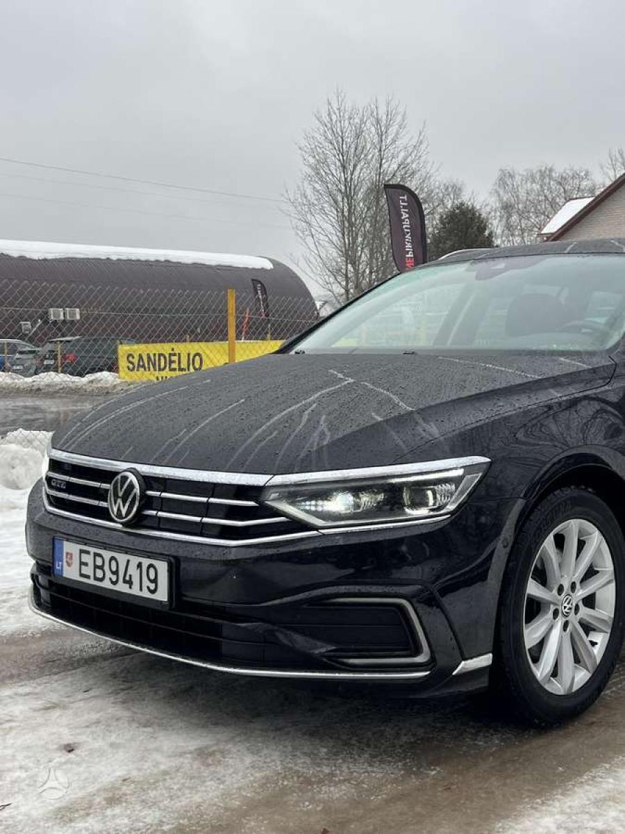 Black Volkswagen Passat 2021 in Vilnius, with an engine capacity of 1.40 L and mileage of 119 thousand km for 20500 €, photo 2 on AUTOMOTO.COM.LV