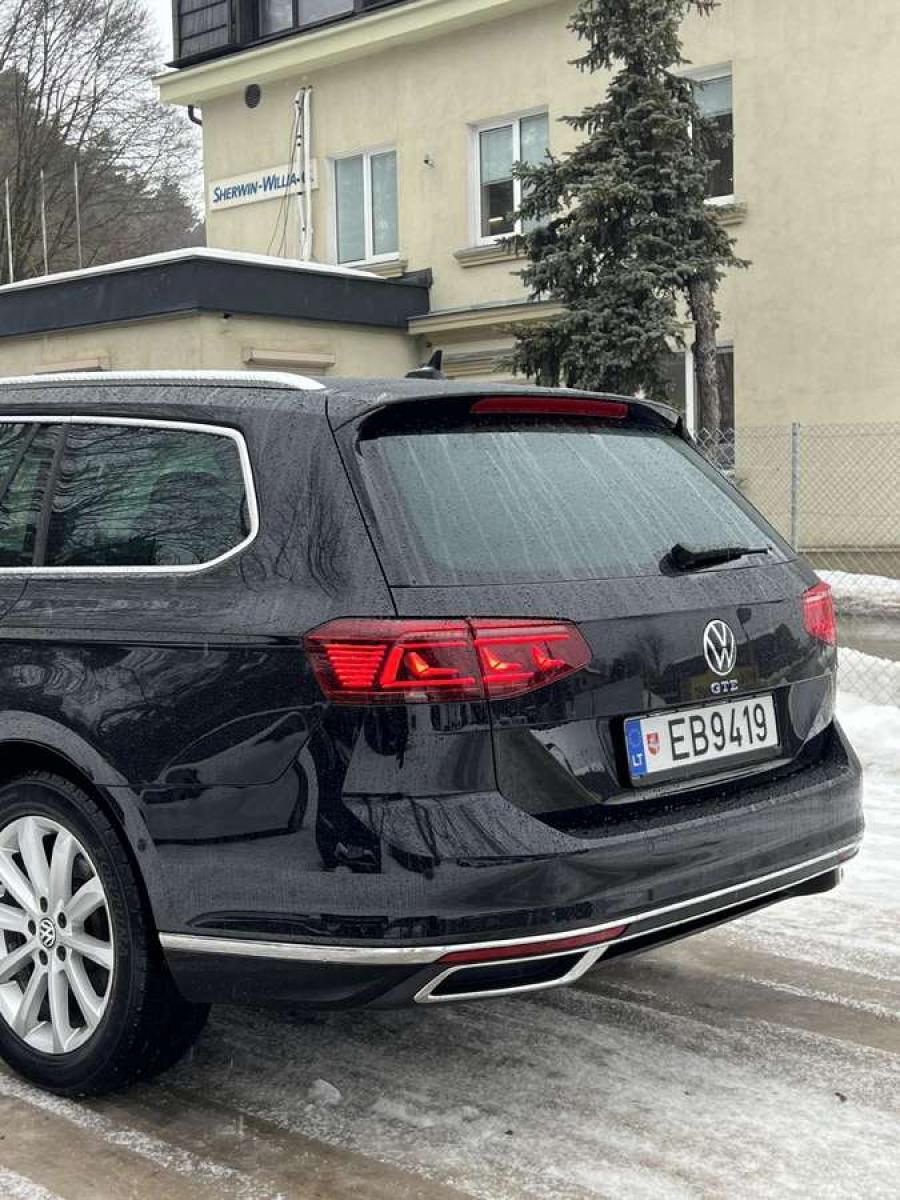 Black Volkswagen Passat 2021 in Vilnius, with an engine capacity of 1.40 L and mileage of 119 thousand km for 20500 €, photo 5 on AUTOMOTO.COM.LV