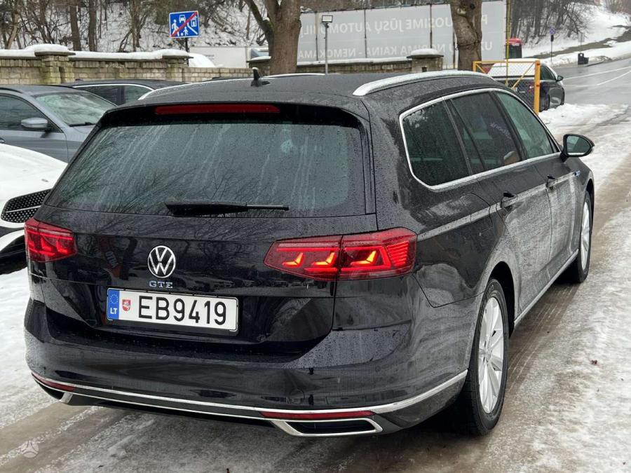 Black Volkswagen Passat 2021 in Vilnius, with an engine capacity of 1.40 L and mileage of 119 thousand km for 20500 €, photo 7 on AUTOMOTO.COM.LV