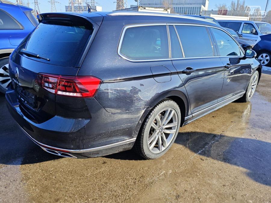 Black Volkswagen Passat 2021 in Kaunas, with an engine capacity of 2.00 L and mileage of 287 thousand km for 14999 €, photo 11 on AUTOMOTO.COM.LV