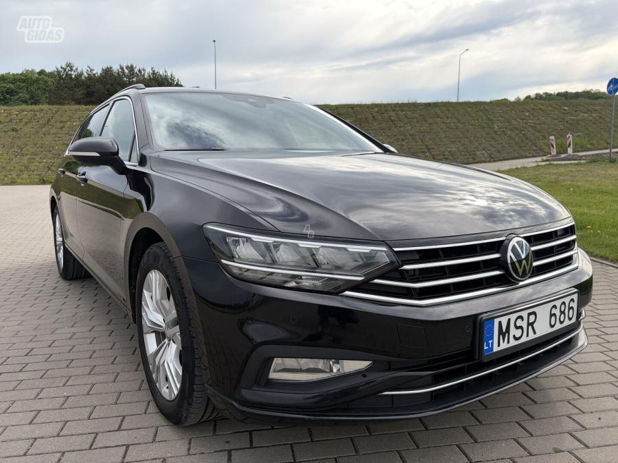 Black Volkswagen Passat 2021 in Kaunas, with an engine capacity of 2.00 L and mileage of 247 thousand km for 13900 €, photo 3 on AUTOMOTO.COM.LV