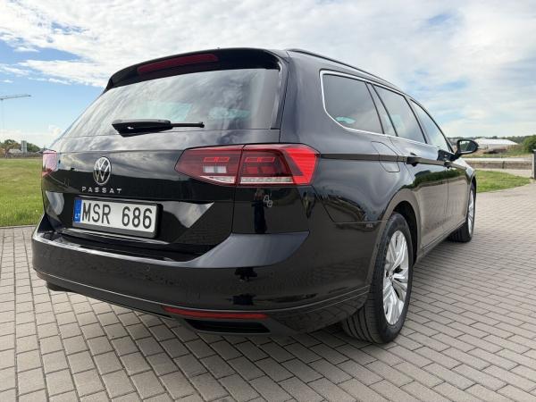 Black Volkswagen Passat 2021 in Kaunas, with an engine capacity of 2.00 L and mileage of 247 thousand km for 13900 €, photo 3 on AUTOMOTO.COM.LV