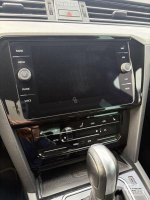 Black Volkswagen Passat 2021 in Kaunas, with an engine capacity of 2.00 L and mileage of 247 thousand km for 13900 €, photo 7 on AUTOMOTO.COM.LV