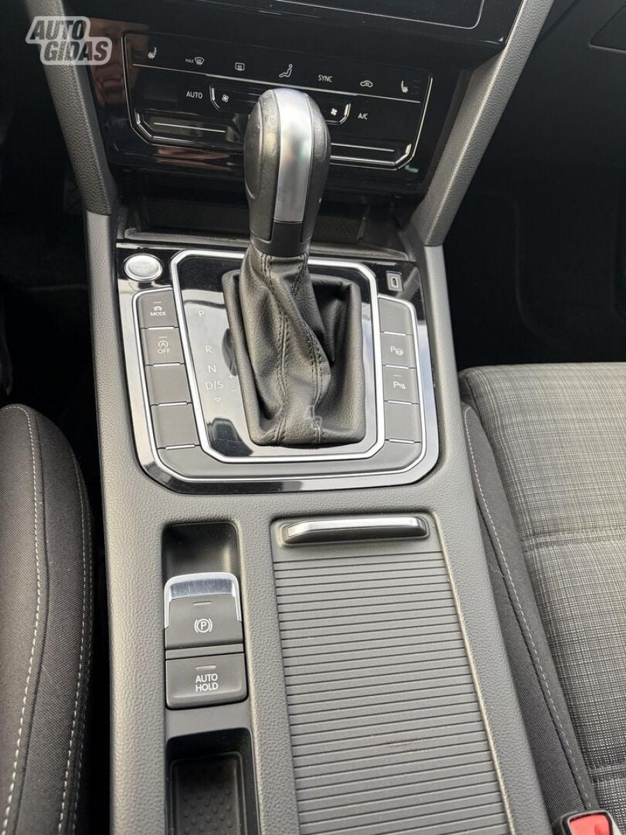 Black Volkswagen Passat 2021 in Kaunas, with an engine capacity of 2.00 L and mileage of 247 thousand km for 13900 €, photo 9 on AUTOMOTO.COM.LV