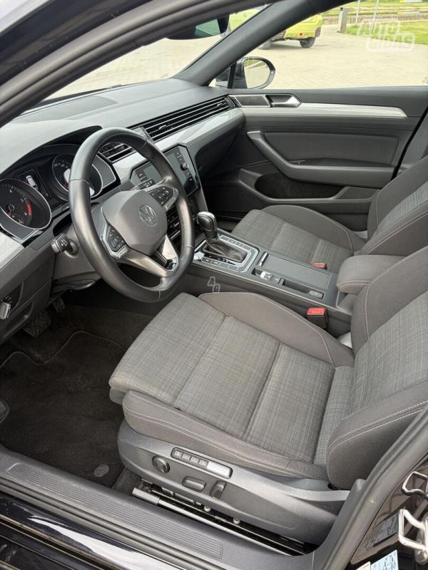 Black Volkswagen Passat 2021 in Kaunas, with an engine capacity of 2.00 L and mileage of 247 thousand km for 13900 €, photo 9 on AUTOMOTO.COM.LV