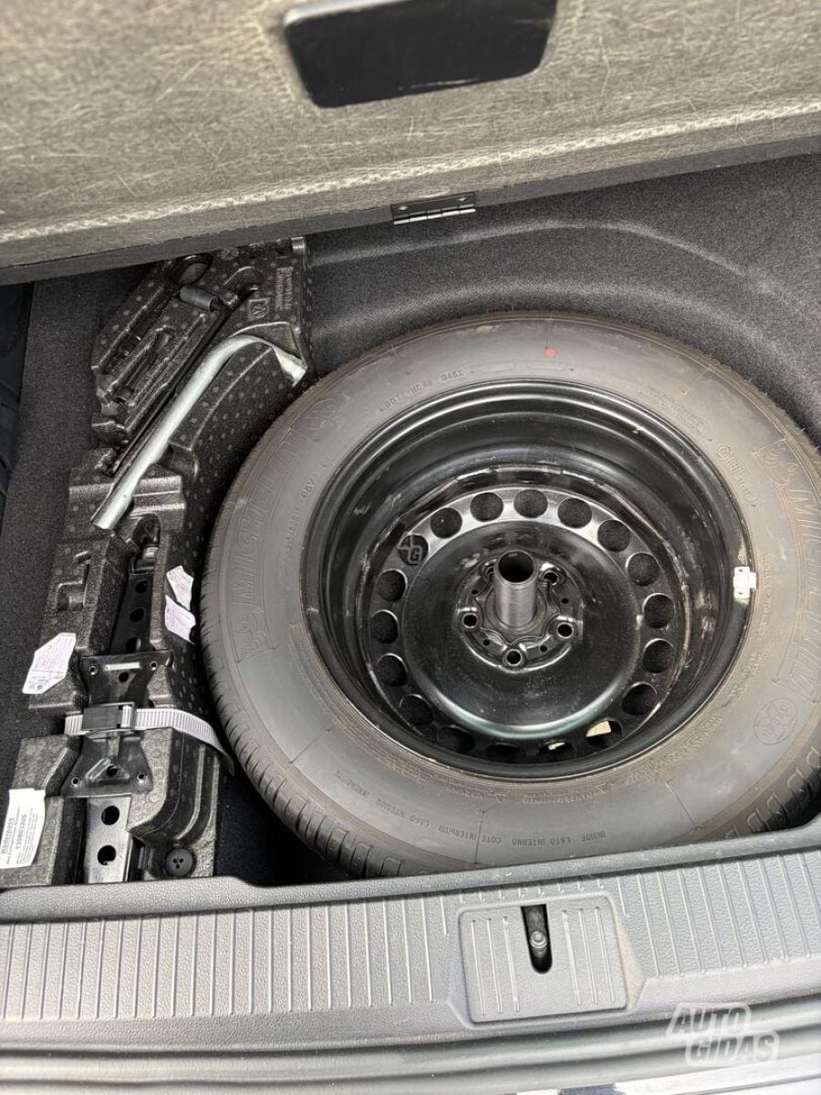 Black Volkswagen Passat 2021 in Kaunas, with an engine capacity of 2.00 L and mileage of 247 thousand km for 13900 €, photo 14 on AUTOMOTO.COM.LV