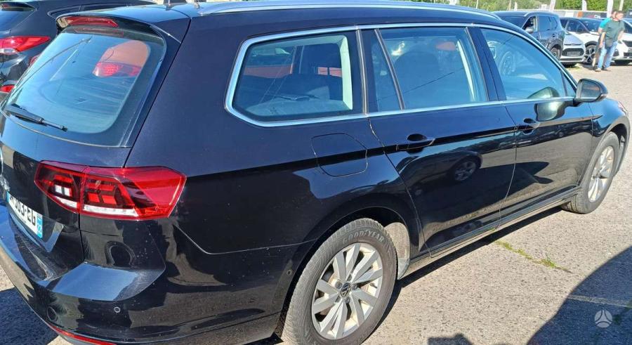 Black Volkswagen Passat 2021 in Panevezys, with an engine capacity of 1.97 L and mileage of 350 thousand km for 10527 €, photo 7 on AUTOMOTO.COM.LV