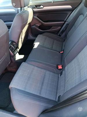 Black Volkswagen Passat 2021 in Panevezys, with an engine capacity of 1.97 L and mileage of 350 thousand km for 10527 €, photo 10 on AUTOMOTO.COM.LV