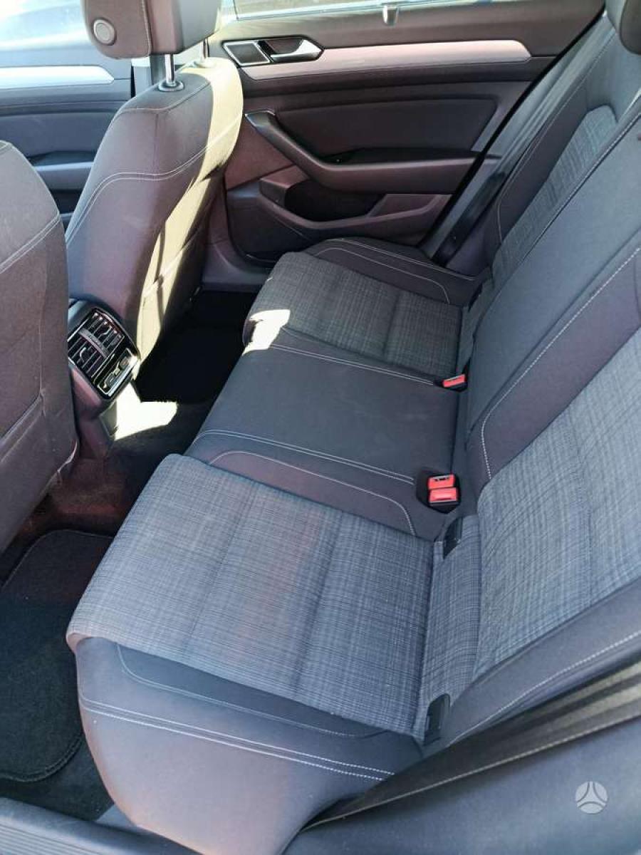 Black Volkswagen Passat 2021 in Panevezys, with an engine capacity of 1.97 L and mileage of 350 thousand km for 10527 €, photo 10 on AUTOMOTO.COM.LV