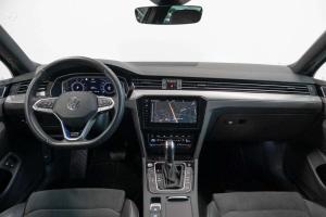 Black Volkswagen Passat 2021 in Vilnius, with an engine capacity of 1.40 L and mileage of 146 thousand km for 18900 €, photo 9 on AUTOMOTO.COM.LV
