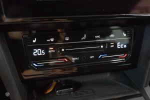 Black Volkswagen Passat 2021 in Vilnius, with an engine capacity of 1.40 L and mileage of 146 thousand km for 18900 €, photo 16 on AUTOMOTO.COM.LV