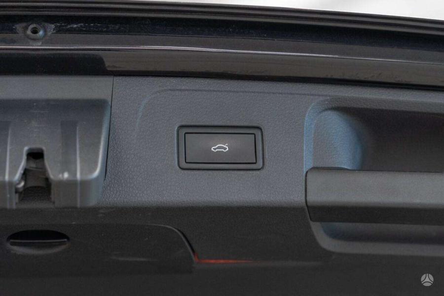 Black Volkswagen Passat 2021 in Vilnius, with an engine capacity of 1.40 L and mileage of 146 thousand km for 18900 €, photo 20 on AUTOMOTO.COM.LV