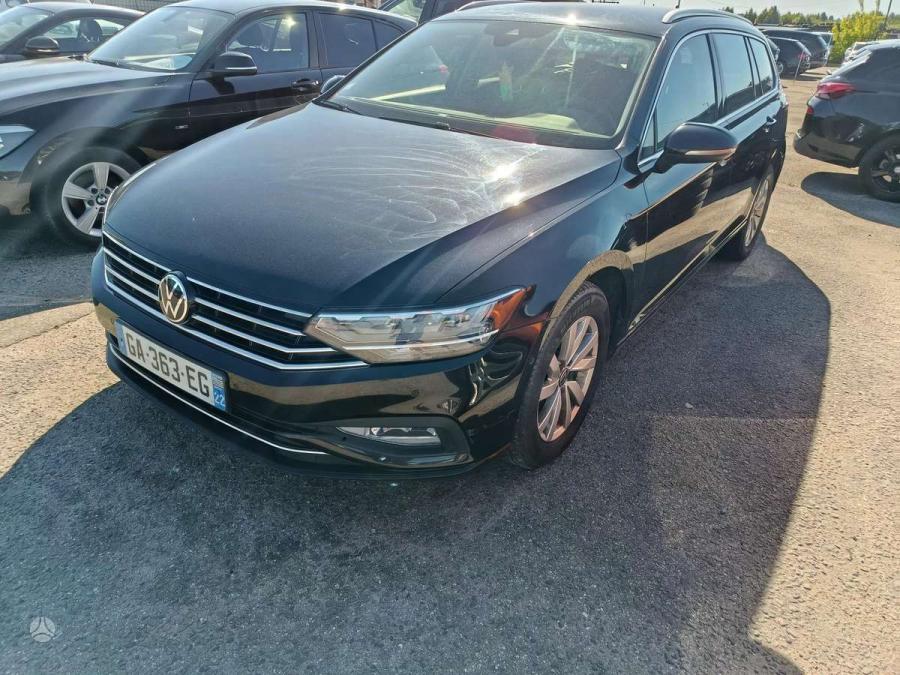 Black Volkswagen Passat 2021 in Panevezys, with an engine capacity of 1.97 L and mileage of 350 thousand km for 10527 €, photo 1 on AUTOMOTO.COM.LV