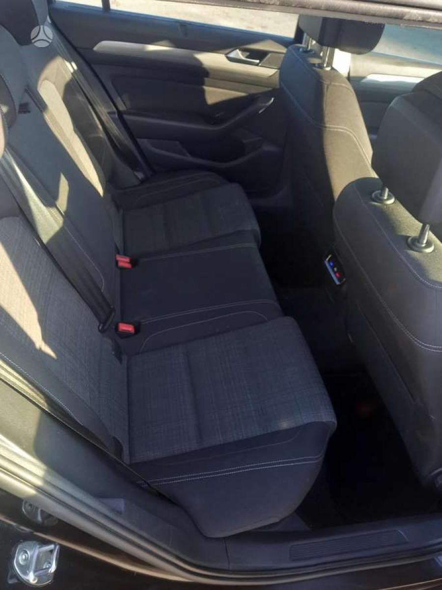 Black Volkswagen Passat 2021 in Panevezys, with an engine capacity of 1.97 L and mileage of 350 thousand km for 10527 €, photo 6 on AUTOMOTO.COM.LV