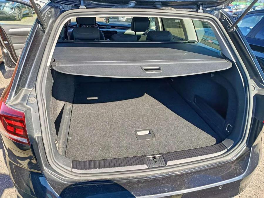 Black Volkswagen Passat 2021 in Panevezys, with an engine capacity of 1.97 L and mileage of 350 thousand km for 10527 €, photo 9 on AUTOMOTO.COM.LV