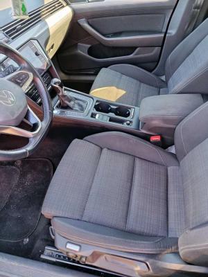 Black Volkswagen Passat 2021 in Panevezys, with an engine capacity of 1.97 L and mileage of 350 thousand km for 10527 €, photo 12 on AUTOMOTO.COM.LV
