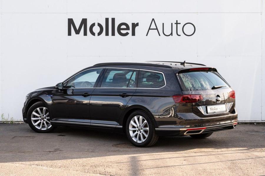 Black Volkswagen Passat 2021 in Riga, with an engine capacity of 1.40 L and mileage of 92 thousand km for 23500 €, photo 4 on AUTOMOTO.COM.LV