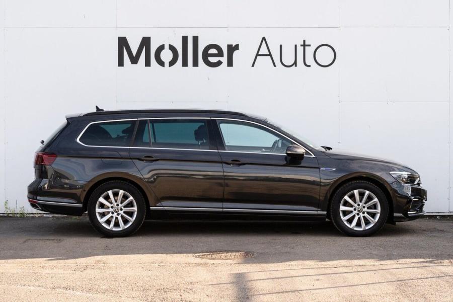 Black Volkswagen Passat 2021 in Riga, with an engine capacity of 1.40 L and mileage of 92 thousand km for 23500 €, photo 6 on AUTOMOTO.COM.LV
