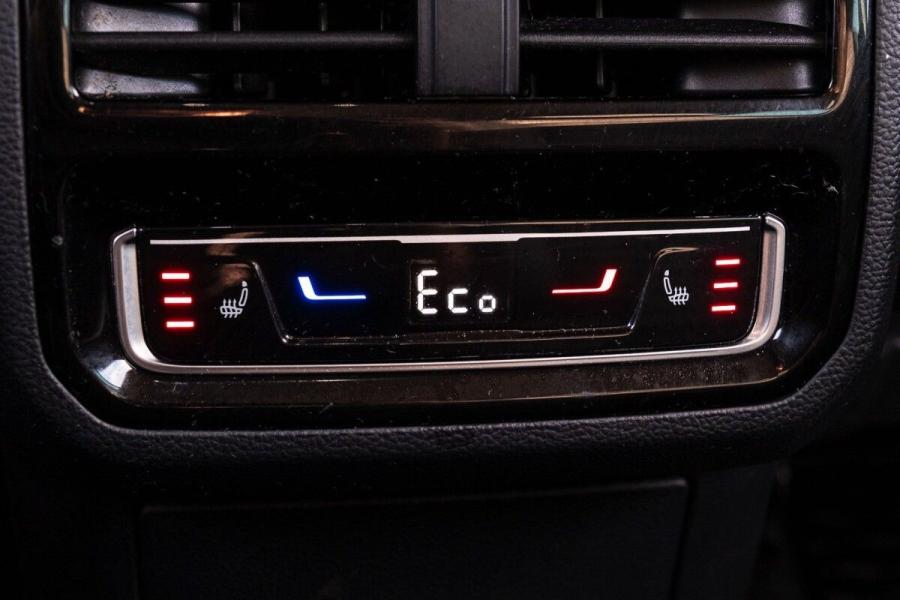 Black Volkswagen Passat 2021 in Riga, with an engine capacity of 1.40 L and mileage of 92 thousand km for 23500 €, photo 10 on AUTOMOTO.COM.LV