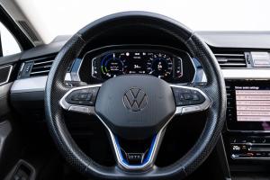 Black Volkswagen Passat 2021 in Riga, with an engine capacity of 1.40 L and mileage of 92 thousand km for 23500 €, photo 17 on AUTOMOTO.COM.LV