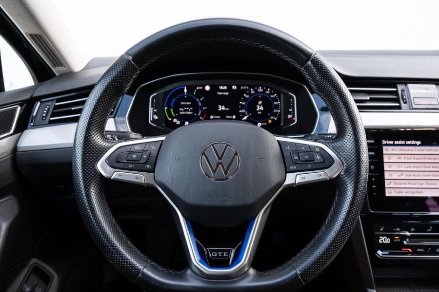 Black Volkswagen Passat 2021 in Riga, with an engine capacity of 1.40 L and mileage of 92 thousand km for 23500 €, photo 17 on AUTOMOTO.COM.LV