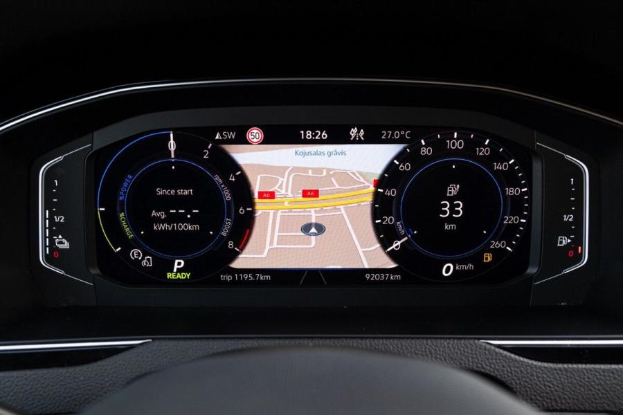 Black Volkswagen Passat 2021 in Riga, with an engine capacity of 1.40 L and mileage of 92 thousand km for 23500 €, photo 18 on AUTOMOTO.COM.LV