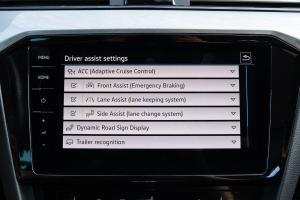 Black Volkswagen Passat 2021 in Riga, with an engine capacity of 1.40 L and mileage of 92 thousand km for 23500 €, photo 20 on AUTOMOTO.COM.LV