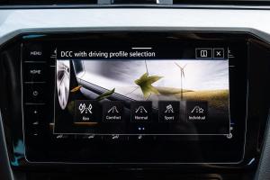 Black Volkswagen Passat 2021 in Riga, with an engine capacity of 1.40 L and mileage of 92 thousand km for 23500 €, photo 24 on AUTOMOTO.COM.LV