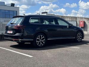 Black Volkswagen Passat 2021 in Vilnius, with an engine capacity of 1.40 L and mileage of 182 thousand km for 14907 €, photo 9 on AUTOMOTO.COM.LV