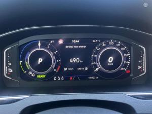 Black Volkswagen Passat 2021 in Vilnius, with an engine capacity of 1.40 L and mileage of 182 thousand km for 14907 €, photo 19 on AUTOMOTO.COM.LV