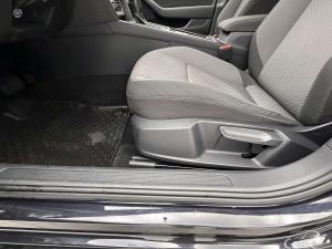 Melns Volkswagen Passat 2021 Viļņa, ar dzinēja tilpumu 1.50 L un nobraukumu 226 tūkst. km par 13800 €, foto 23 vietnē AUTOMOTO.COM.LV