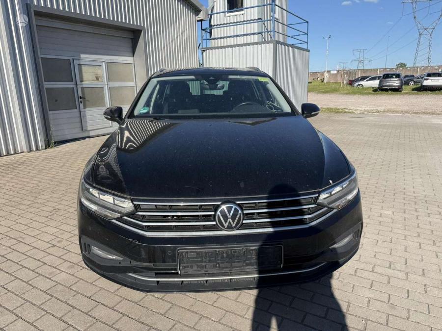 Black Volkswagen Passat 2021 in Marijampole, with an engine capacity of 1.97 L and mileage of 145 thousand km for 15609 €, photo 3 on AUTOMOTO.COM.LV