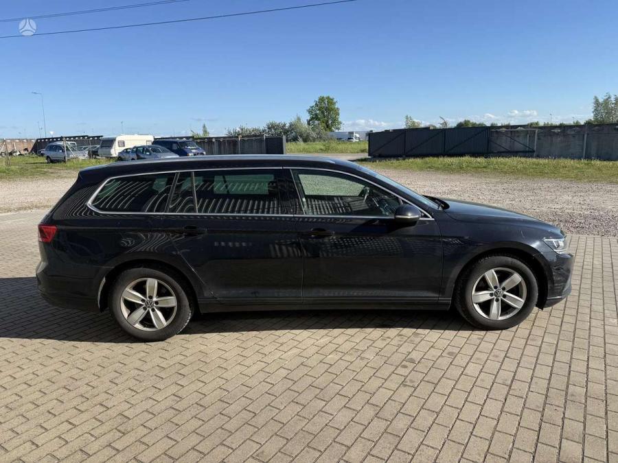 Black Volkswagen Passat 2021 in Marijampole, with an engine capacity of 1.97 L and mileage of 145 thousand km for 15609 €, photo 5 on AUTOMOTO.COM.LV
