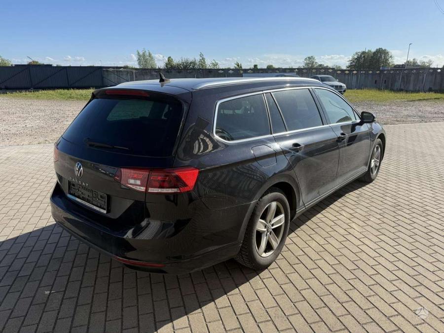 Black Volkswagen Passat 2021 in Marijampole, with an engine capacity of 1.97 L and mileage of 145 thousand km for 15609 €, photo 6 on AUTOMOTO.COM.LV